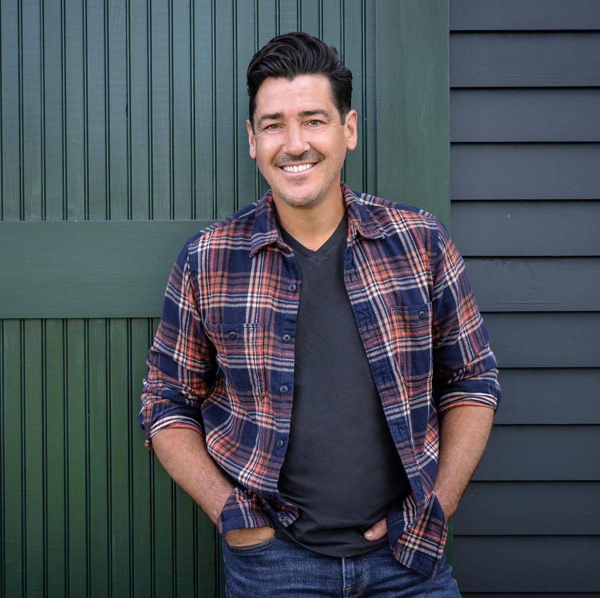 Jonathan Knight is in a public dispute with HGTV executives regarding a ...
