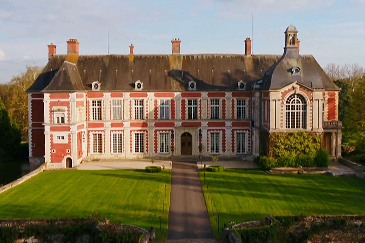 Speculations are circulating regarding tensions among Daphne, Ian, and ...