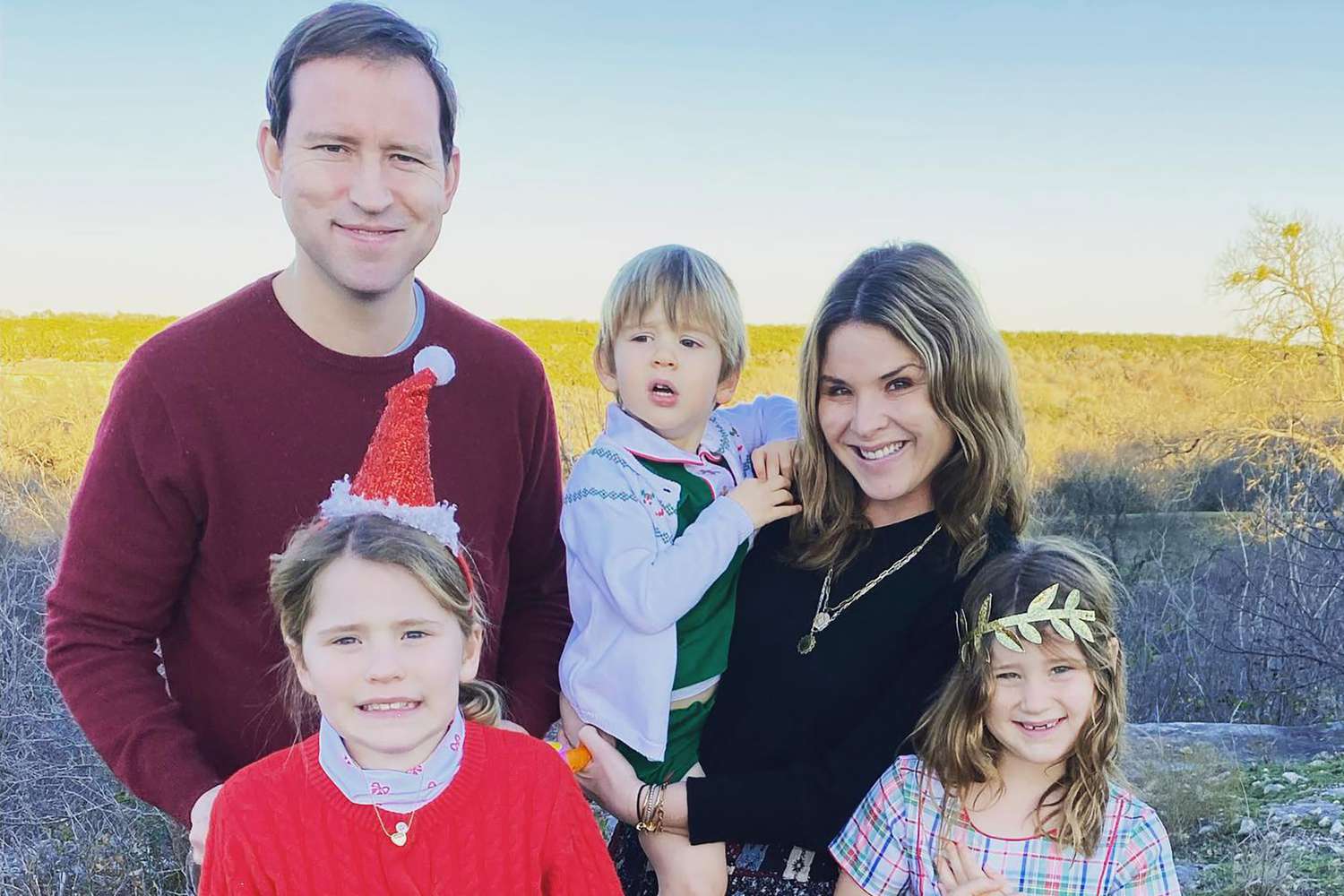 Jenna Bush Hager posts a picture with her entire family, the Bush clan ...